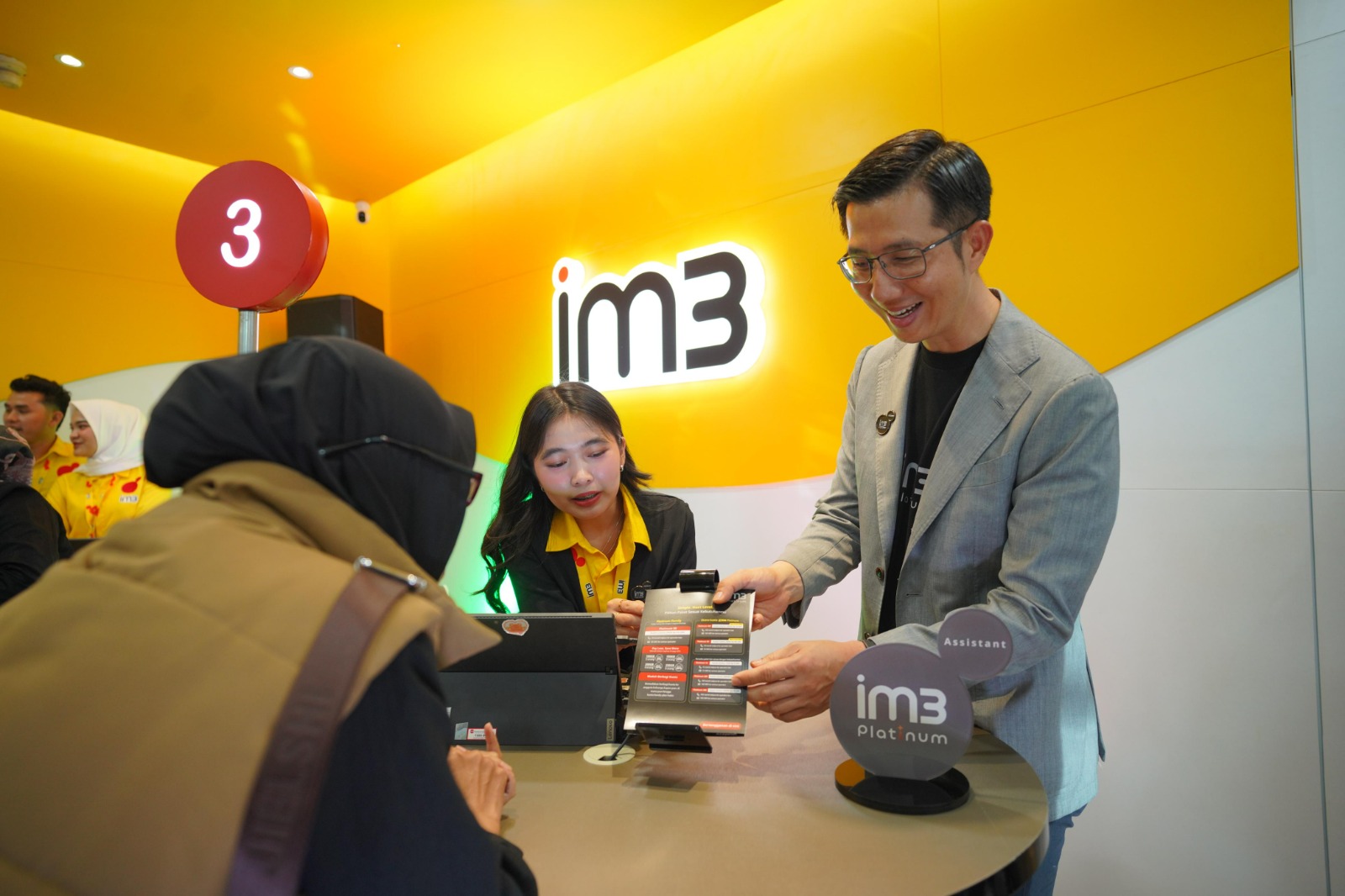 IM3 Platinum Experience Di Pulau Sumatra, Hadirkan Bundling Samsung Galaxy Dan Oppo | beritasore ...